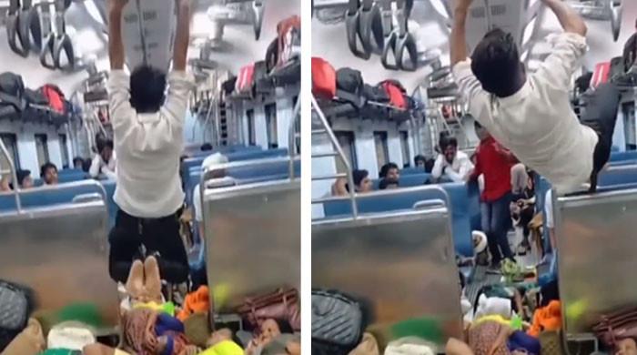 ویڈیو: ٹرین میں سیٹ حاصل کرنے کیلئے نوجوان اسپائیڈر مین بن گیا