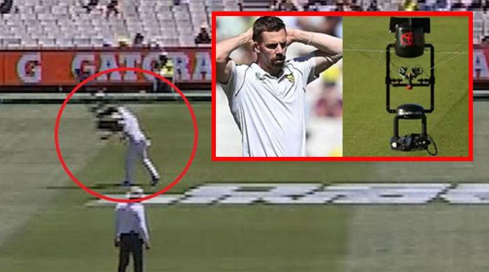 ویڈیو: آسٹریلیا کیخلاف ٹیسٹ میں 'اسپائڈر کیم' جنوبی افریقی بولر سے ٹکرا گیا