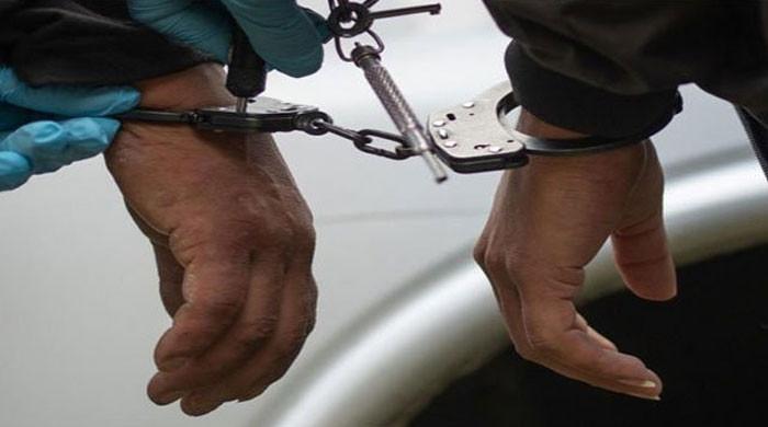 کینسر کا مریض بن کر امریکی ویزا حاصل کرنے کی کوشش، ملزم ساتھی سمیت گرفتار